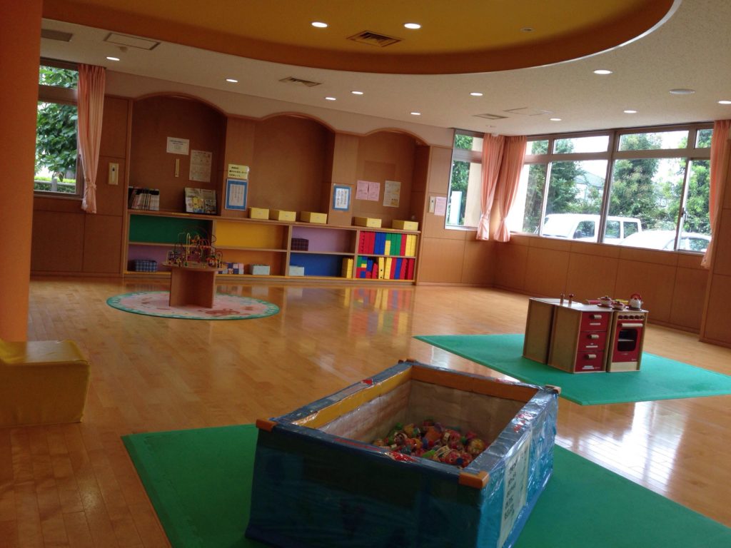 Places to Take Baby in Japan in the Summer: Jidoukan and Shien Centers