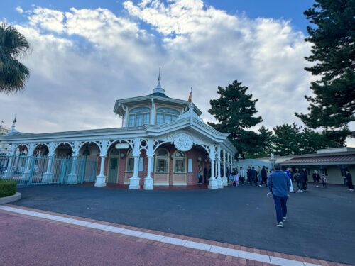 Tokyo Disney Tips: Guide for What to Know Before You Go - Tiny Tot In Tokyo