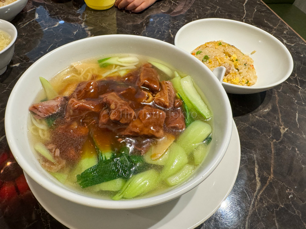 Is 551 Horai Worth It? Reviewing Osaka's Famous Pork Buns - Tiny Tot In ...