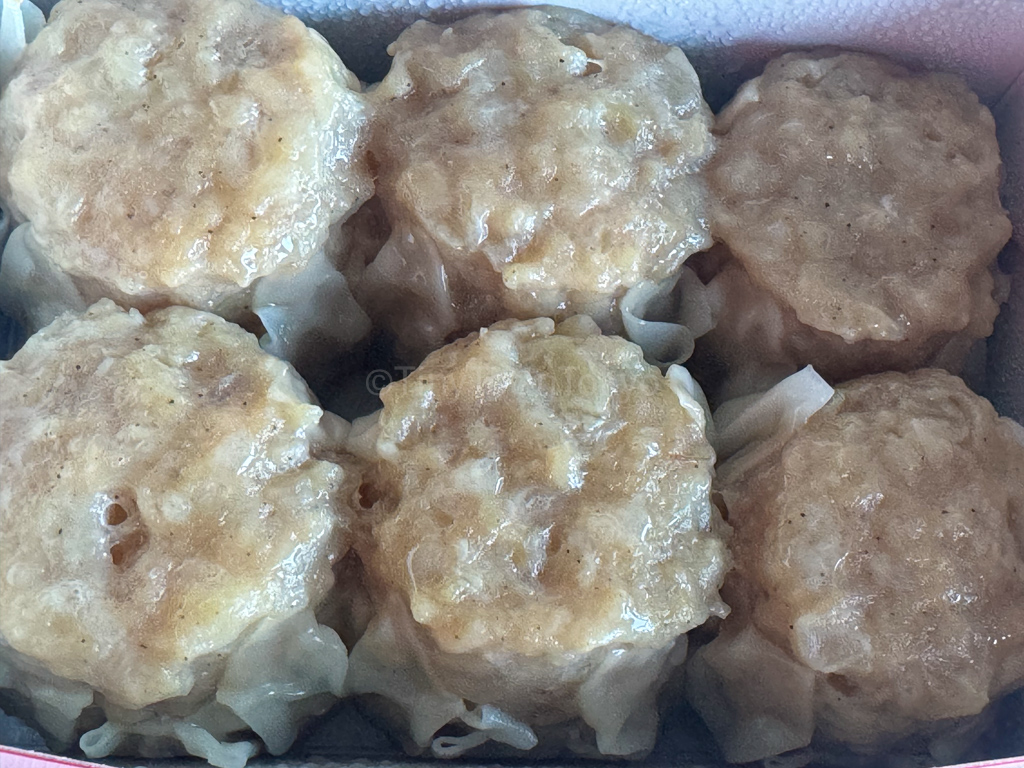 Is 551 Horai Worth It? Reviewing Osaka's Famous Pork Buns - Tiny Tot In ...